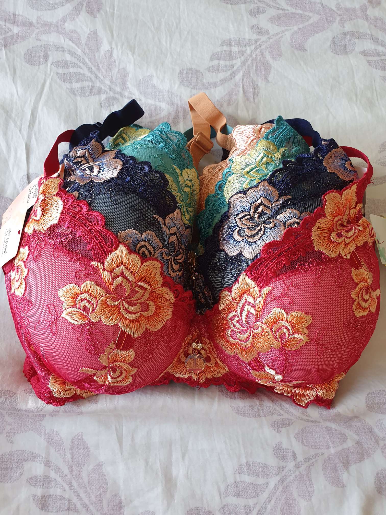 全新34/75D內衣2.9成5新2 - GC贈物網