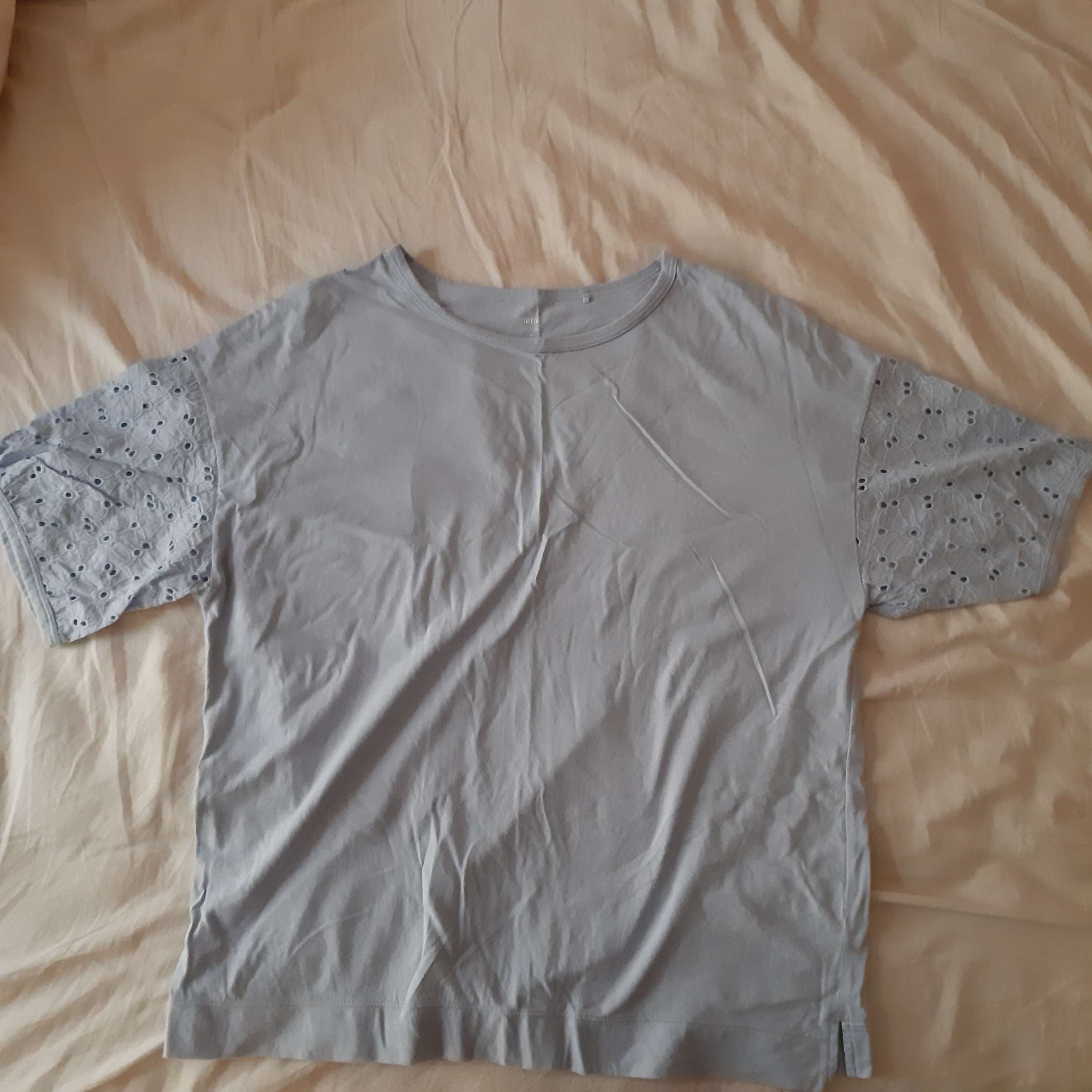 粉藍寬版上衣lativ - GC贈物網