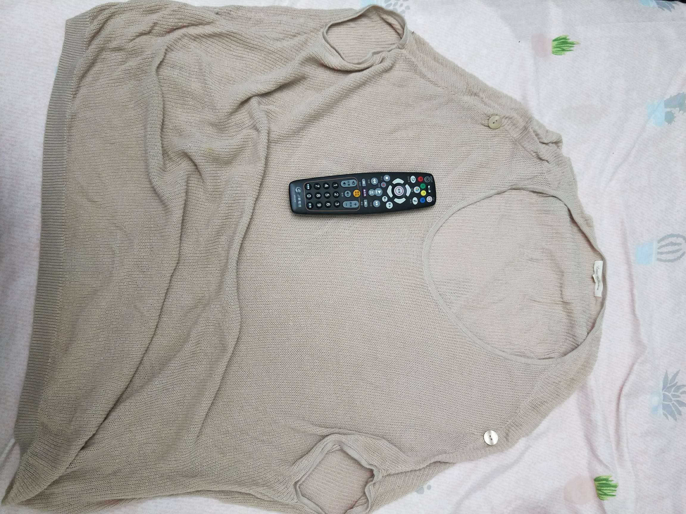 二手lativ淺卡其色的罩 - GC贈物網