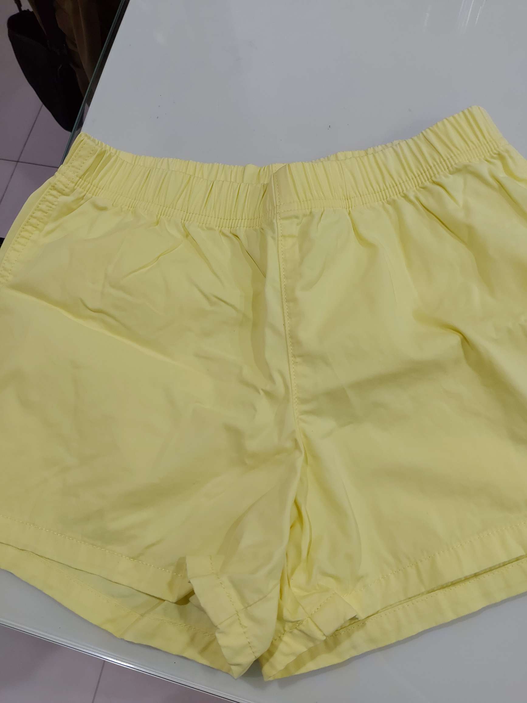 lativ女亮黃短褲M - GC贈物網