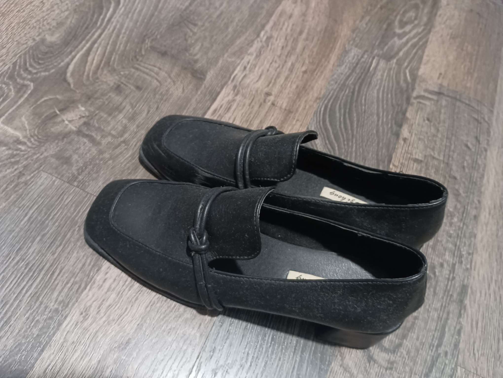 方頭黑皮鞋 - GC贈物網